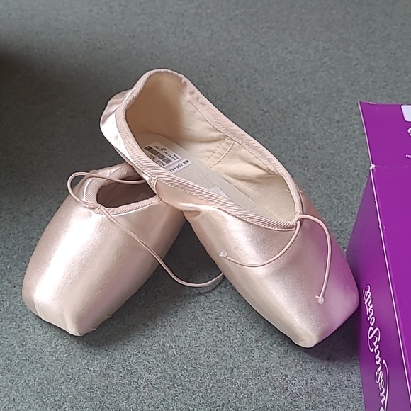 Russian Pointe | Shoes | Russian Pointe Shoes | Poshmark